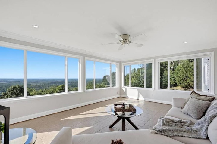 Ridgecrown | Panoramic Skyline Hot Tub Sauna Patio - Harpers Ferry, WV