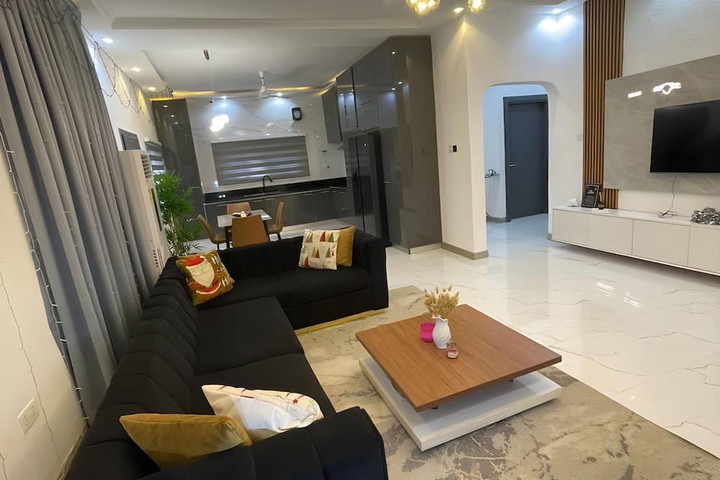 Charming 3-bedroom Building With Ac And Wifi In Welcoming Acp Kwabenya Estate - Accra