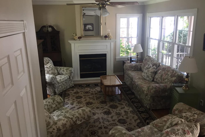 Guest House 632 Summit Street - Alton, IL