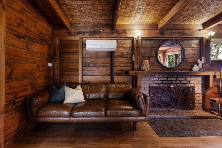 Wattlewood  | Mid Century Chic With Outdoor Serenity - Mornington