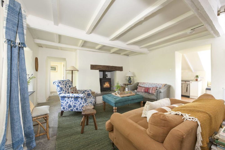 Besloe Is A Beautifully Preserved Grade Ii Listed Cornish Five Bedroom Home - Tintagel