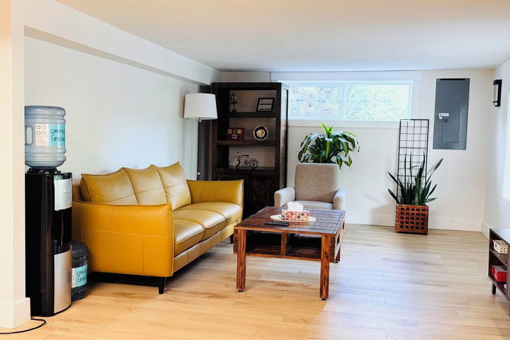 Newly Renovated 2-bedroom, 1 Bathroom Daylight Suite With Private Entrance - Kelowna
