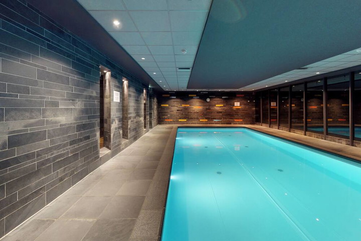 Enjoy A Restful Retreat With On-site Dining, Free Parking, And Peaceful Surround - Doorn