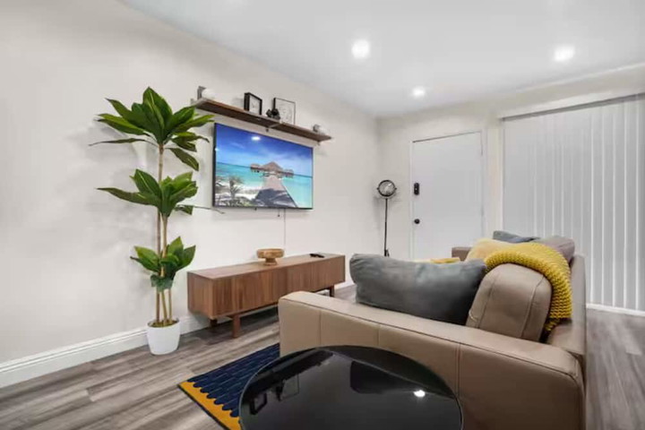 The Termino Treasure-walk To Beach-coastal Comfort - Long Beach, CA