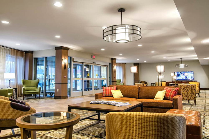 Accessible 2br Suite W/ Kitchen + Daily Breakfast - Marquette, MI