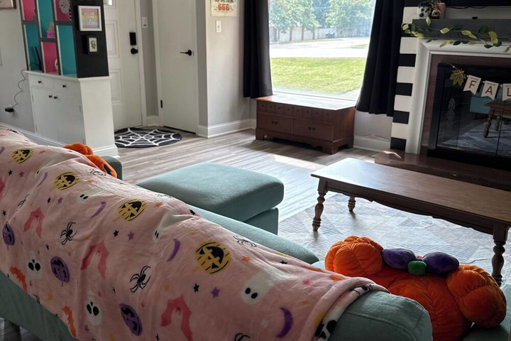 Game On Parma With Wifi, Ac And Game Room Family And Pet Friendly - Parma, OH