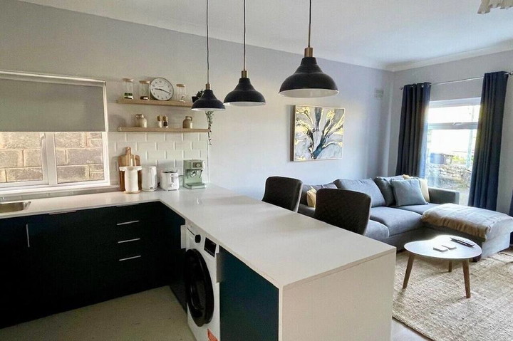 Stylish City Retreat 2 - Sleeps 6 - Galway