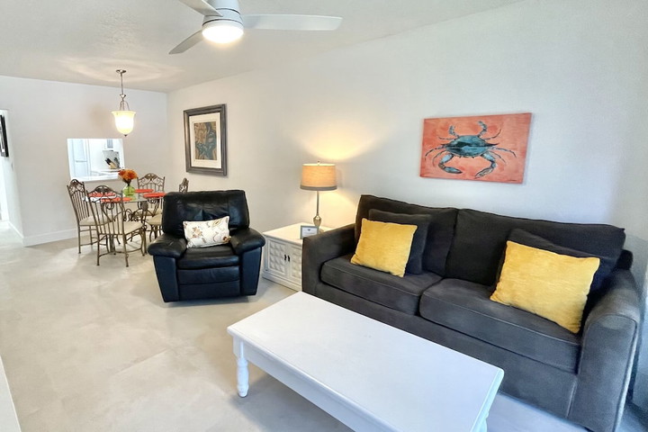1 Bedroom Garden Condosteps From The Beach - Tamarac