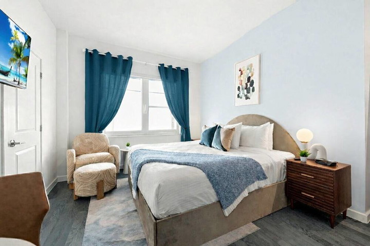 Free On The Go Breakfast - Walkable South Beach Studio - South Beach, FL