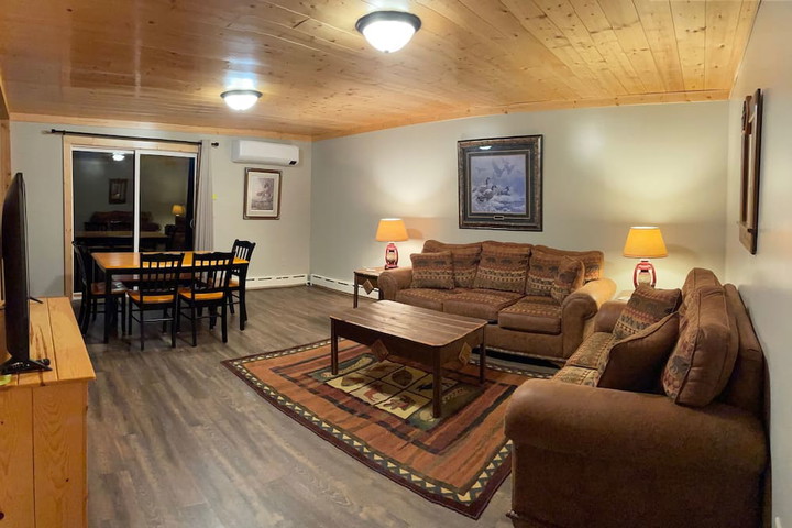 Spacious 3 Bedroom 2 Bath Lodging Near Trails, With Lots Of Off-street Parking! - Minnesota