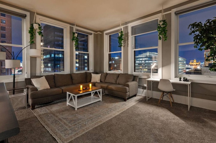 Downtown Dream 2br W/ City Views 2 Blocks To Court - Des Moines, IA