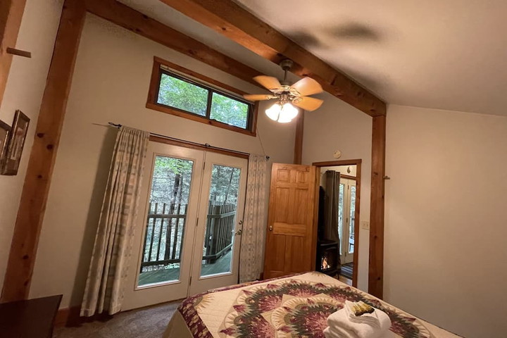Hot Tub In The Treetops With Timber Framed 2 Bedroom Cabin Hidding In The Woods - Fayetteville, WV