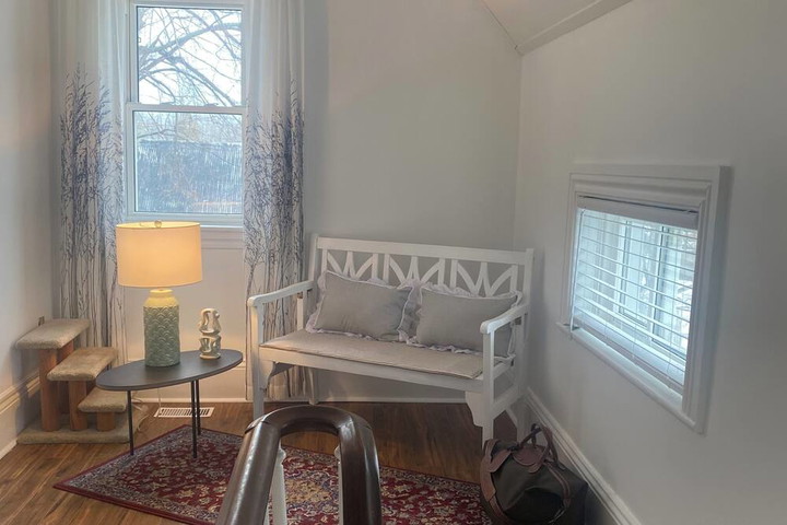 Charming Heritage Vineyard Guest House | Private Wine Country Retreat - Cornwall, ON, Canada