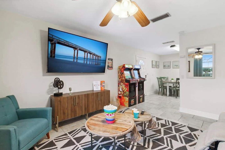 Big Backyard W/terrace|dining|games | 6min2beach - Vilano Beach, FL