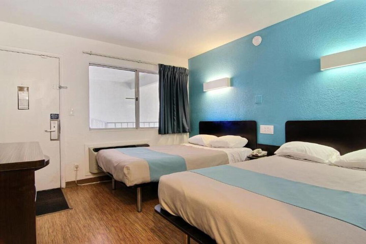 Sunny 2-bed Room|pool|free Wifi - Carlsbad, NM