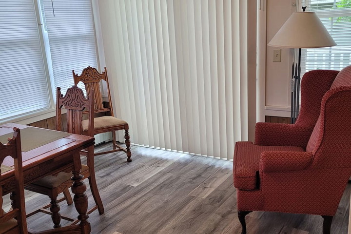 Close To The Big Events In Oshkosh When You Stay At Doty Landings - Oshkosh, WI