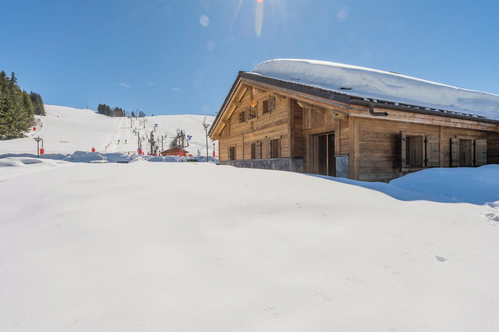 Chalet Idéalement Situé Au Pied Des Pistes Dans La Station Des Gets - Samoëns