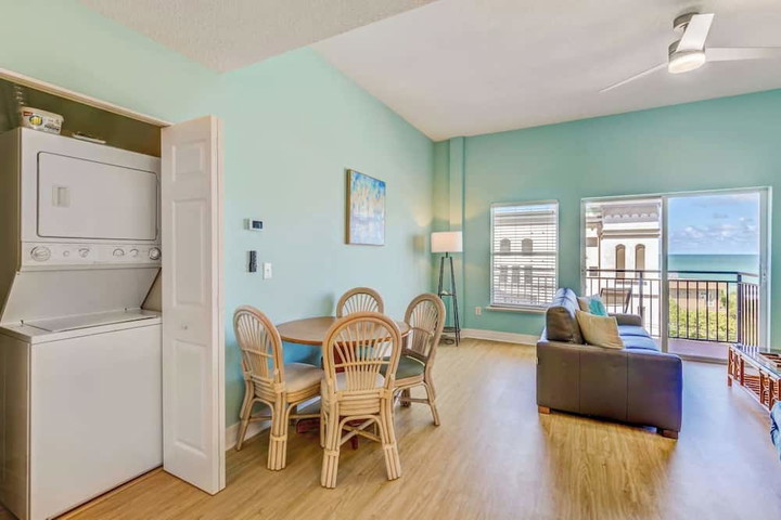 Madeira Beach Penthouse Gulf Views Balcony Sunsets - Madeira Beach, FL
