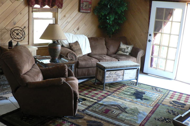 Lake Hayward. Private Lakefront Within Walking Distance To Downtown Hayward - Hayward, WI