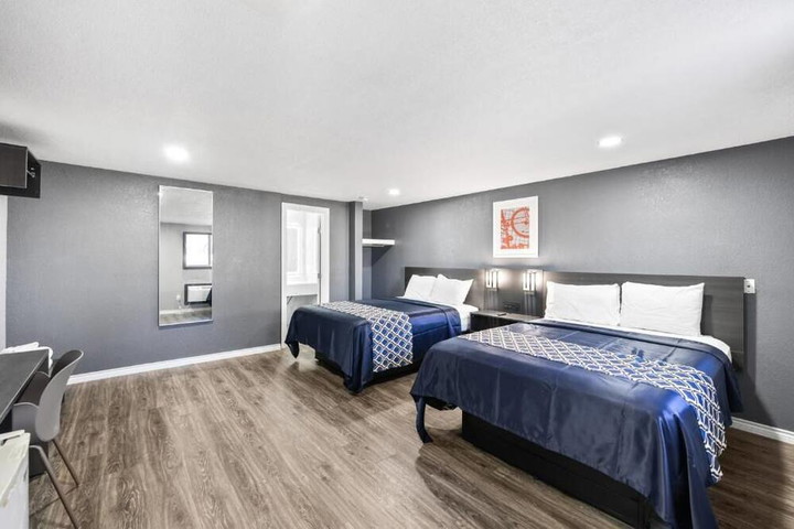 2 Rooms Ideal For Family Trips Near Cleburne City Center | Free Onsite Parking - Joshua, TX