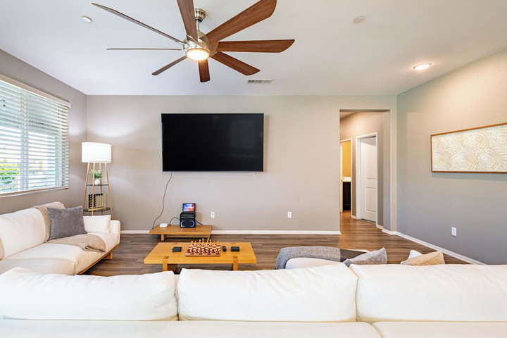 Luxe Indio Stay W/ Pool, Tiki Bar & Fire Pit Near Coachella | Longfellow - Indio, CA