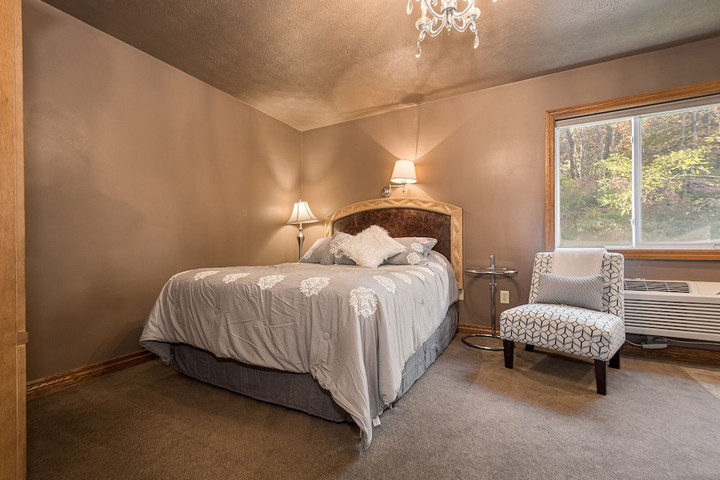 Jv Thompson | Jacuzzi Tub Historic Inn Room - Ohiopyle, PA