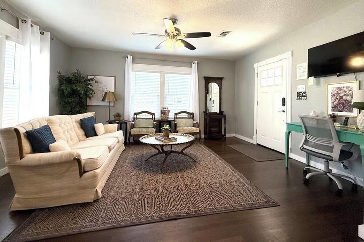 Spacious Vintage Gem - Big Yard - Close To Downtown & Schreiner - Dogs Welcome! - Kerrville, TX