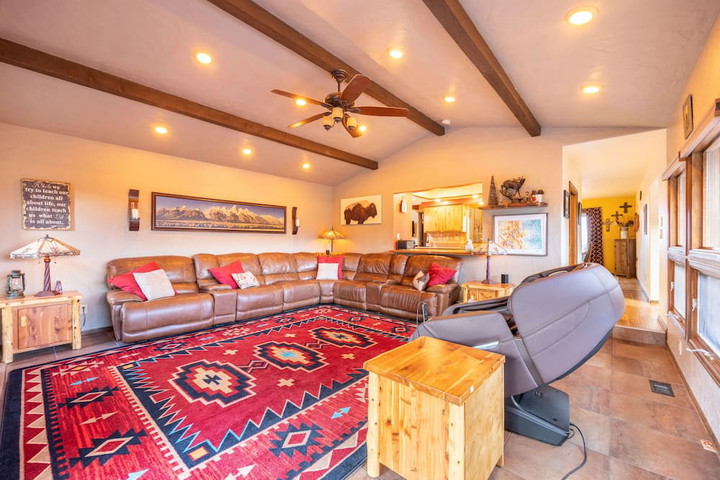 Private Pool/slide/hot Tub-5 Min To Broadmoor/7 Falls/zoo, Borders Open Space - Colorado Springs, CO
