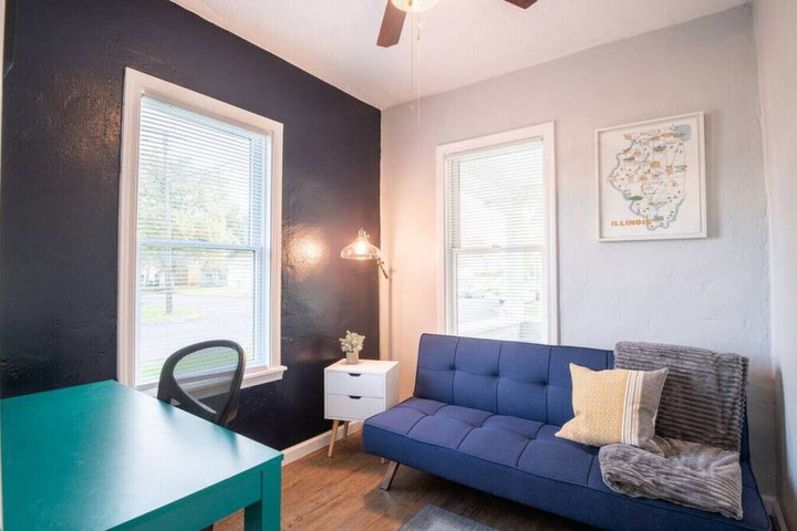 The Corner Cottage - Contemporary 1bd In Peoria - Peoria, IL
