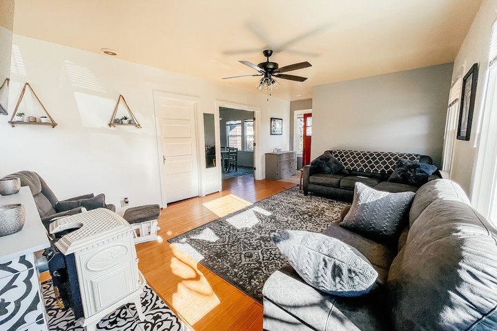 Downtown Two Bedroom Craftsman Home- 2 Minute Walk To The Plaza - Eureka, CA