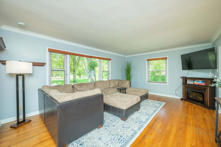 Cozy Waterbury Vrbo Next To Willow On Grand Events Center And Val Air Ballroom - Des Moines, IA
