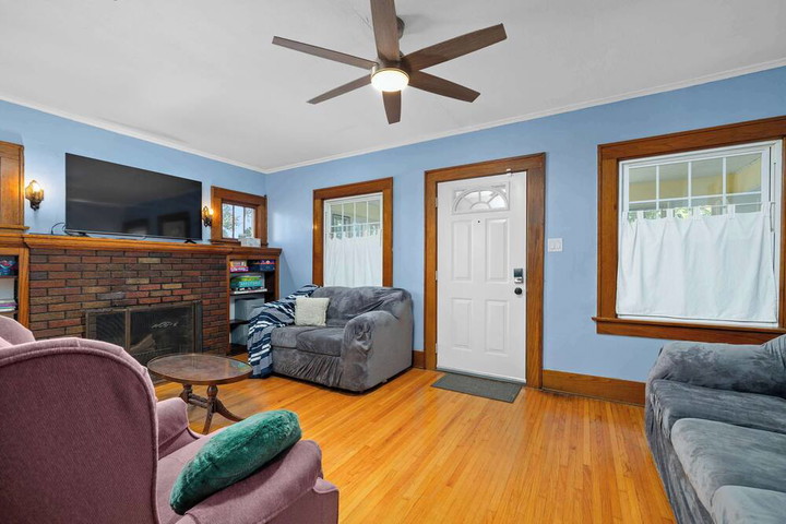 1920s Apartment Across Lakeside Park W/wifi & - Fort Wayne, IN