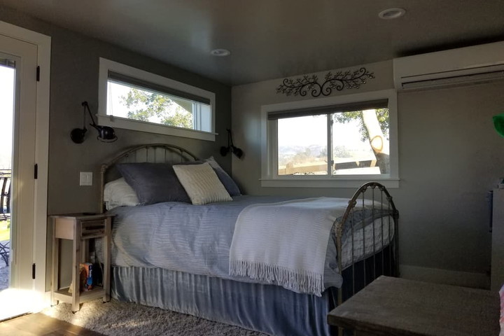 Charming Cottage / Guest House 2 Miles From Downtown Napa - Napa, CA