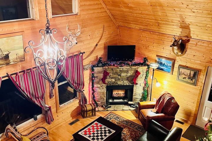 One Of A Kind Romantic Private Cabin -  Cozy 3-bedroom 2acres Minutes To Helen - Sautee Nacoochee, GA