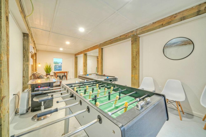 Sleeps 20! 2 Homes Near The Beach, Private Pools, Gameroom, Large Family Retreat - Port Aransas, TX