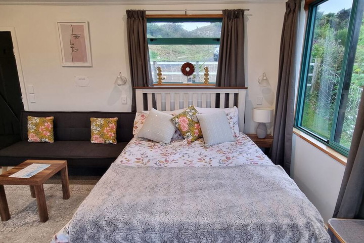 Commune With Nature At Hilltop View In Nikau Valley! - Waikanae