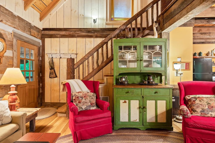 Nostalgic Log Cabin With Antique Furnishings. Pet-friendly! - Brown County, IN