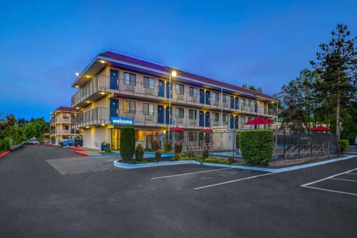 1 Full Bed | Ada/ri Shower - Bothell, WA