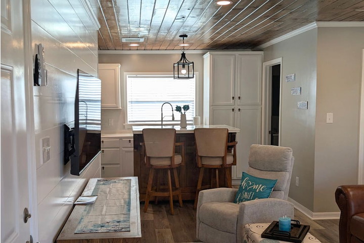 The Loft At Paradise - Studio With Full Kitchen & King Bed - Land O' Lakes, FL