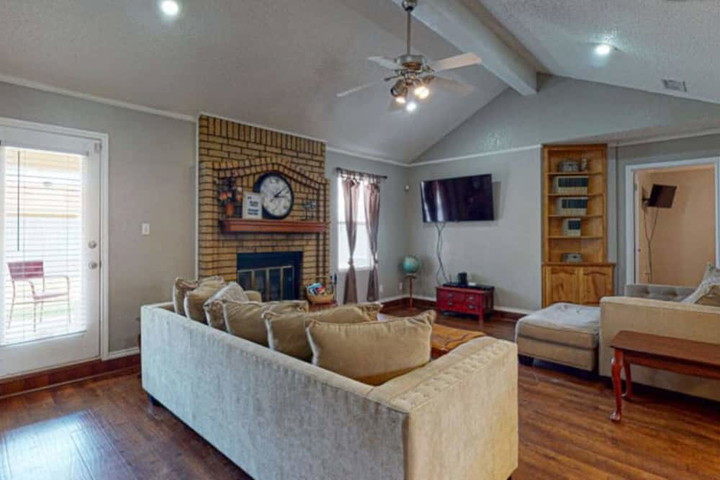 Western Hills - Corp/family House 3/2/2 W Bbq Pit - Midland, TX