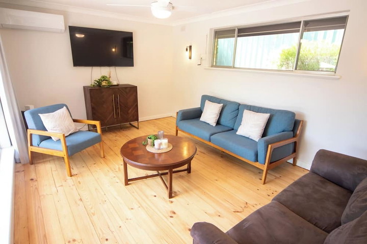5br Home W/ Saltwater Pool  Pet Friendly, Near Seacliff Beach & Marion | Ideal For Extended Stays - South Australia