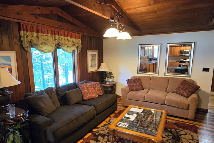 Lakefront Boone Lake Log Cabin - Miracle Lake Life Bnb - Bristol, TN