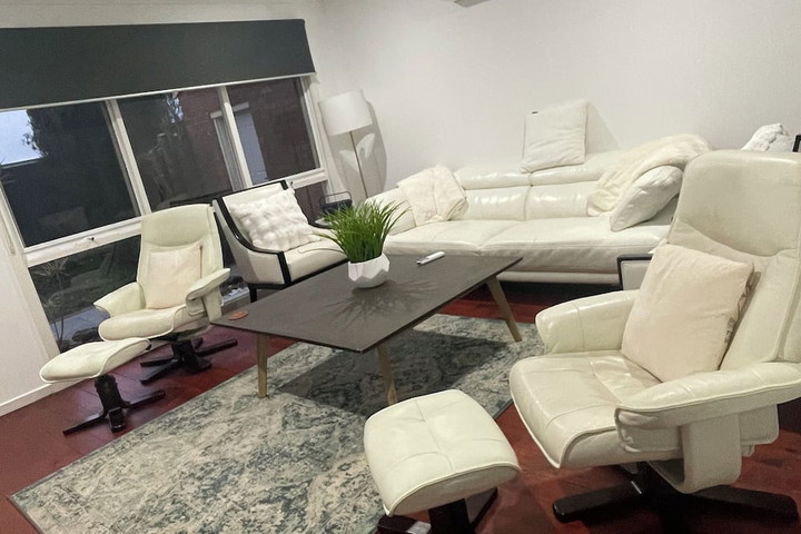 Donvale Holiday Home 15 Minutes Drive To Cbd3 Bed Rooms 1 Minut Walk To Bus Stop - Bayswater