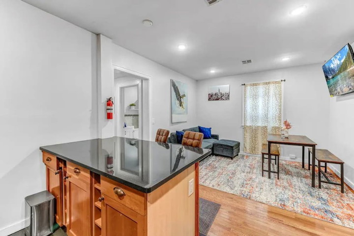 Charming 3bhk - 15 Mins Bus Ride To Time Sq., Nyc - Queens, NY