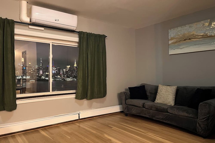 Incredible Nyc And Water Views 3 Bedrooms Only 15 Min From Nyc New Floors - West New York, NJ