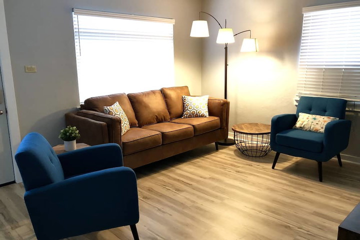 New Central Air!! Cute, Family Home, Large Fenced Backyard And Patio Area! - Dubuque, IA