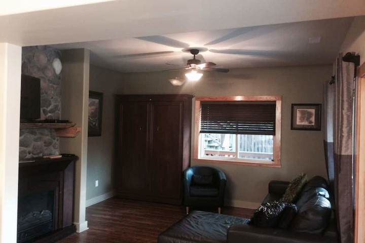 Vacation Rental Suite With Private Hot Tub - Vancouver Island
