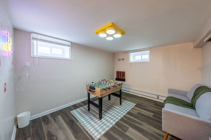 Spring Getaway Hot Tub, Hdtv, Game Room & Parking - Edison, NJ