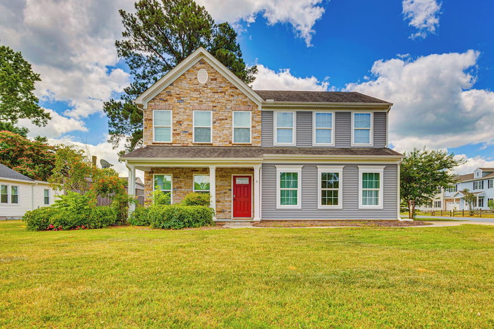 Fenced Yard & Patio! 2,400-sq-ft Chesapeake Home - Suffolk, VA