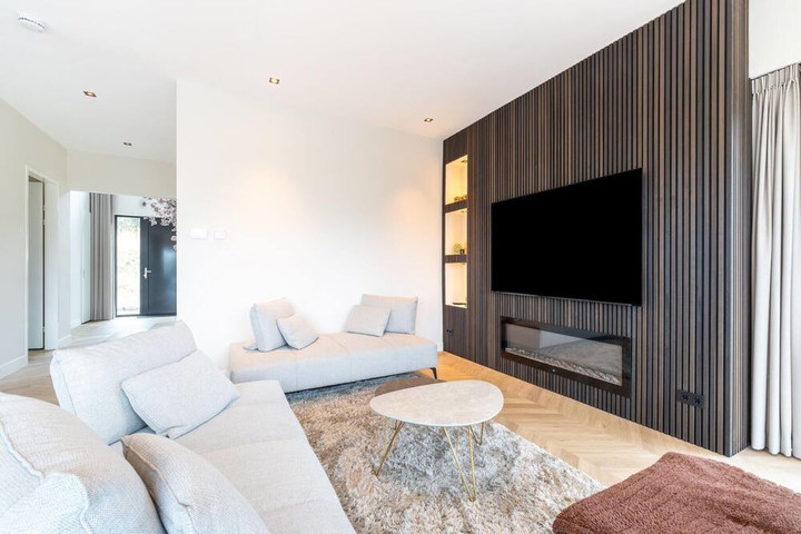 Beleef Ultieme Luxe In Deze Villa Met Privé Zwembad, Jacuzzi, Sauna En Terras Aan Het Water. De Ideale Plek Voor Totale Ontspanning! - Lelystad